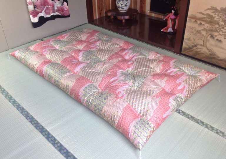 Dormir en un Futón Japones 【¿Es Cómodo o No?】 ⛩️