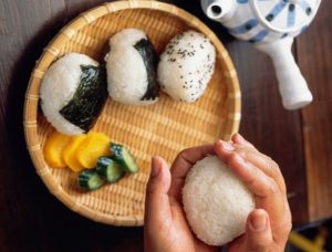 Receta de Onigiri Japonés ⇒ 【¡Las Bolas de Arroz!】 ️