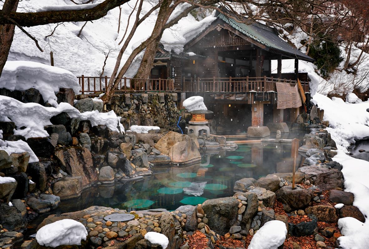 Los 12 Mejores Onsen Mixtos en Japón ⇒ 【Guía】 ⛩️