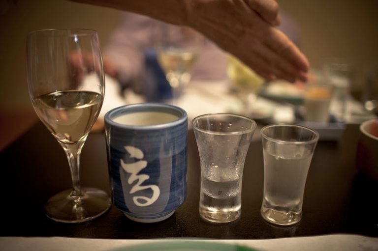 Sake Japonés ⇒ 【La Mejor Guía para Principiantes】 ⛩️