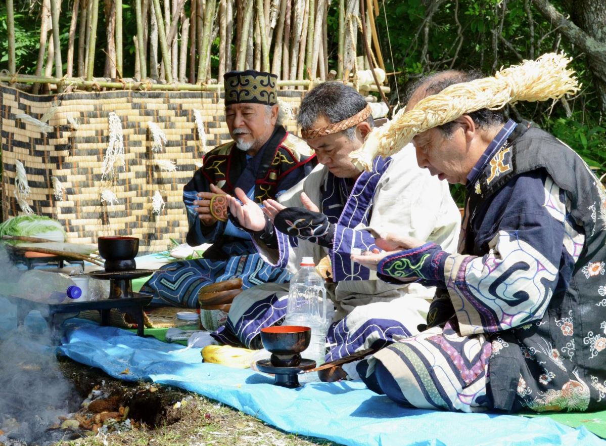 ¿Quiénes son los Ainu? ⇒ 【Historia y Características】 ⛩️