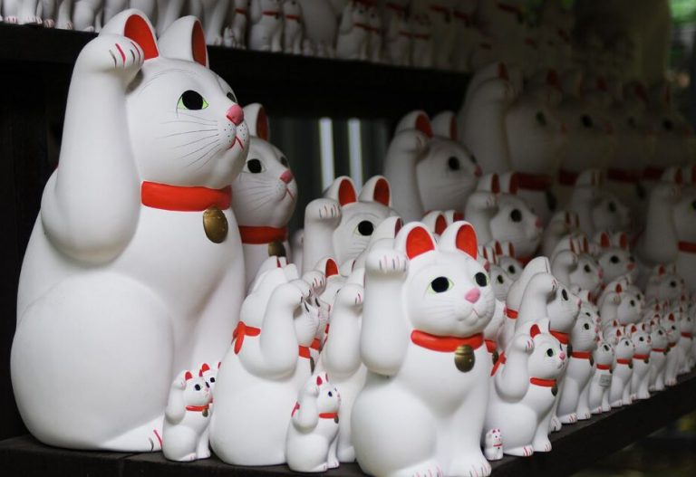Maneki Neko (Gato de la Suerte) ⇒ Historia y Curiosidades ⛩️