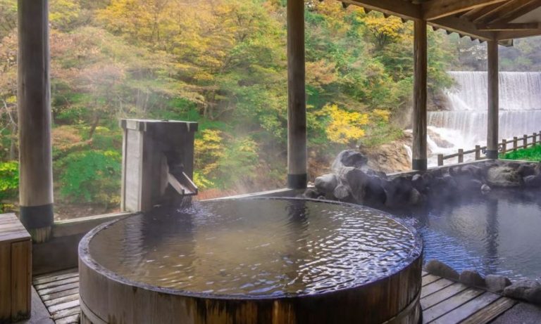 6 Mejores Ryokan con Onsen y Vistas del Monte Fuji ️